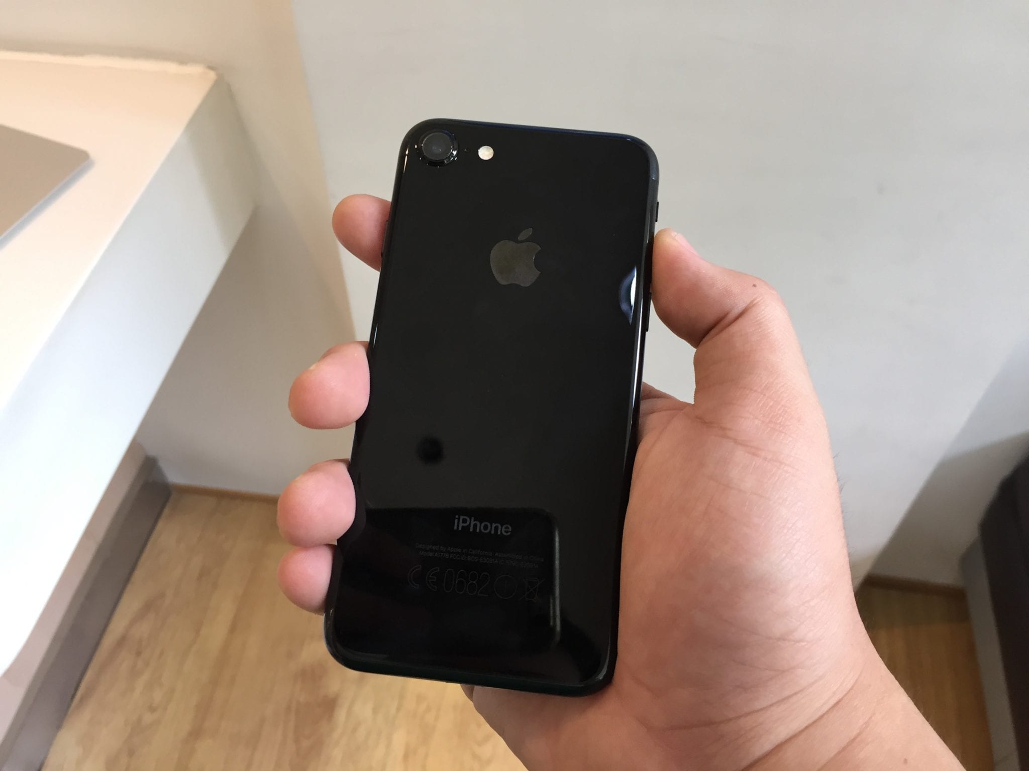 iPhone 7 Unboxing and First Impressions! – Utterly Techie